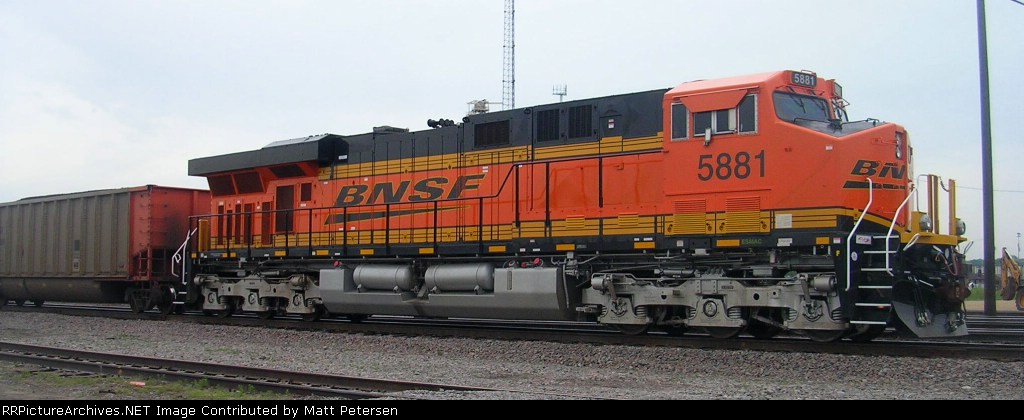 BNSF 5881
